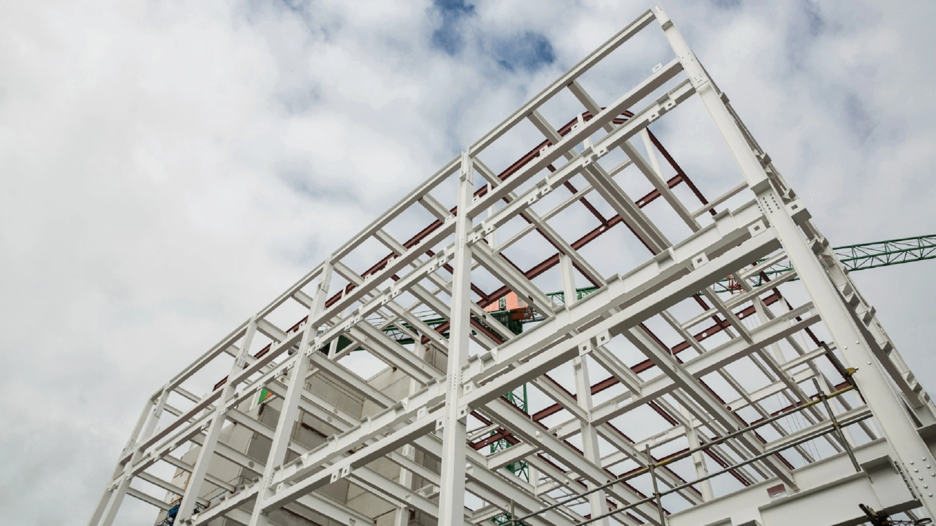 Steel frame: vantagens e desvantagens do sistema construtivo